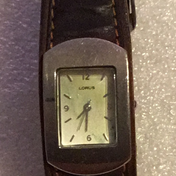 Lorus | Accessories | Vintage Lorus Wrist Watch W Genuine Leather Band ...